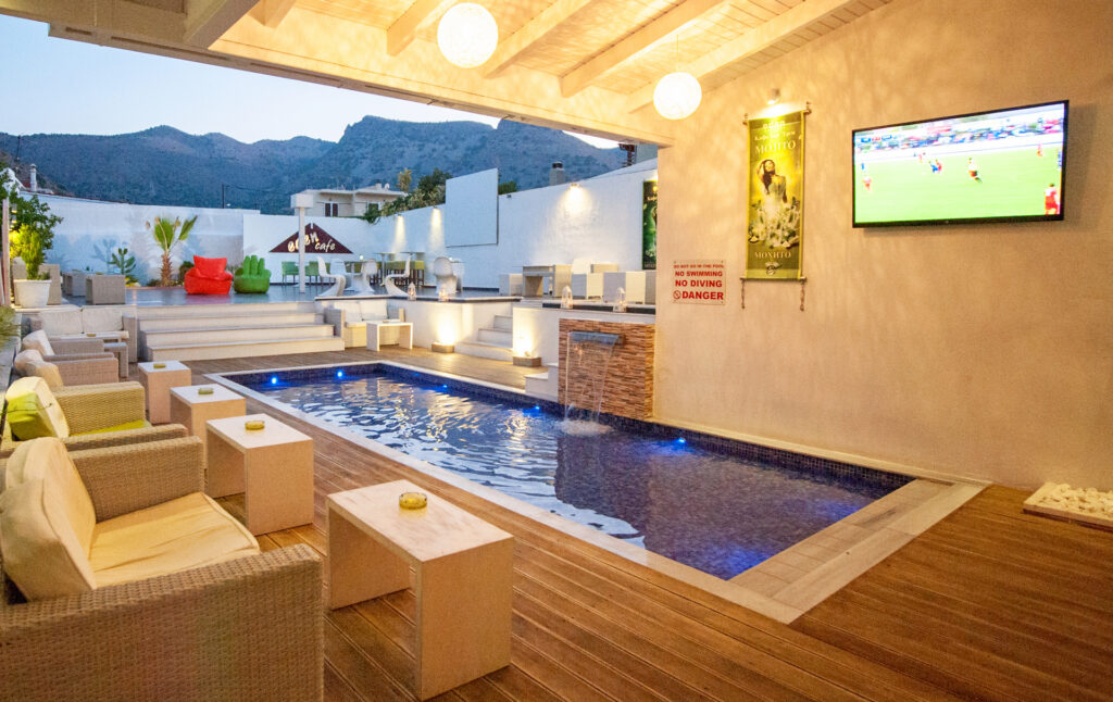 Toast of the Town: Cafes and Bars in Lasithi, Crete| travel.gr