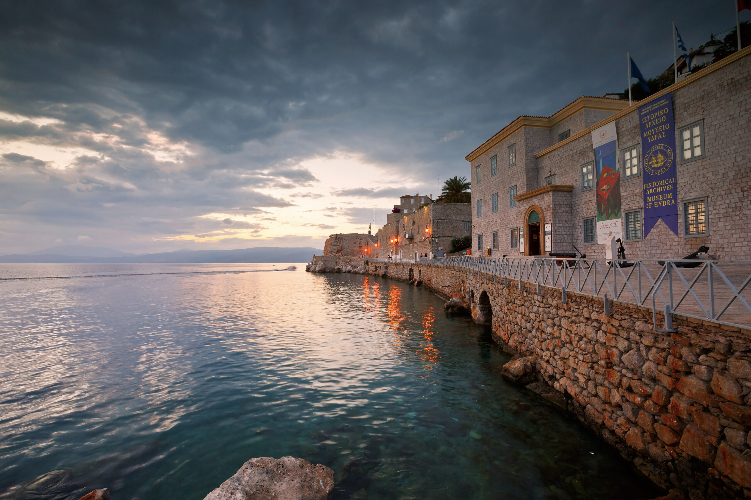 Hydra's Cultural Footprints: Greek Tradition and History| travel.gr