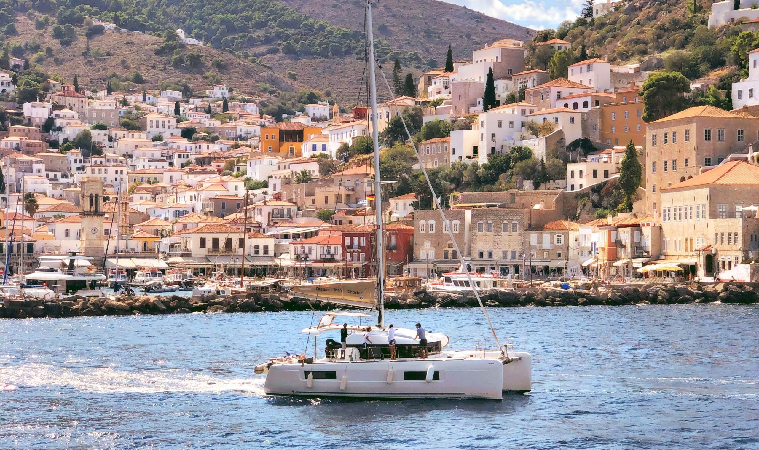 Χρήσιμα τηλέφωνα για το ταξίδι σας στην Ύδρα | travel.gr