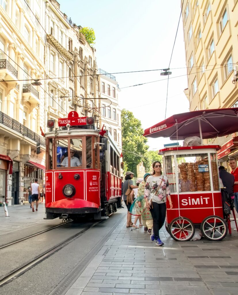 Ένα ελληνικό καφέ του στο Πέρα| travel.gr