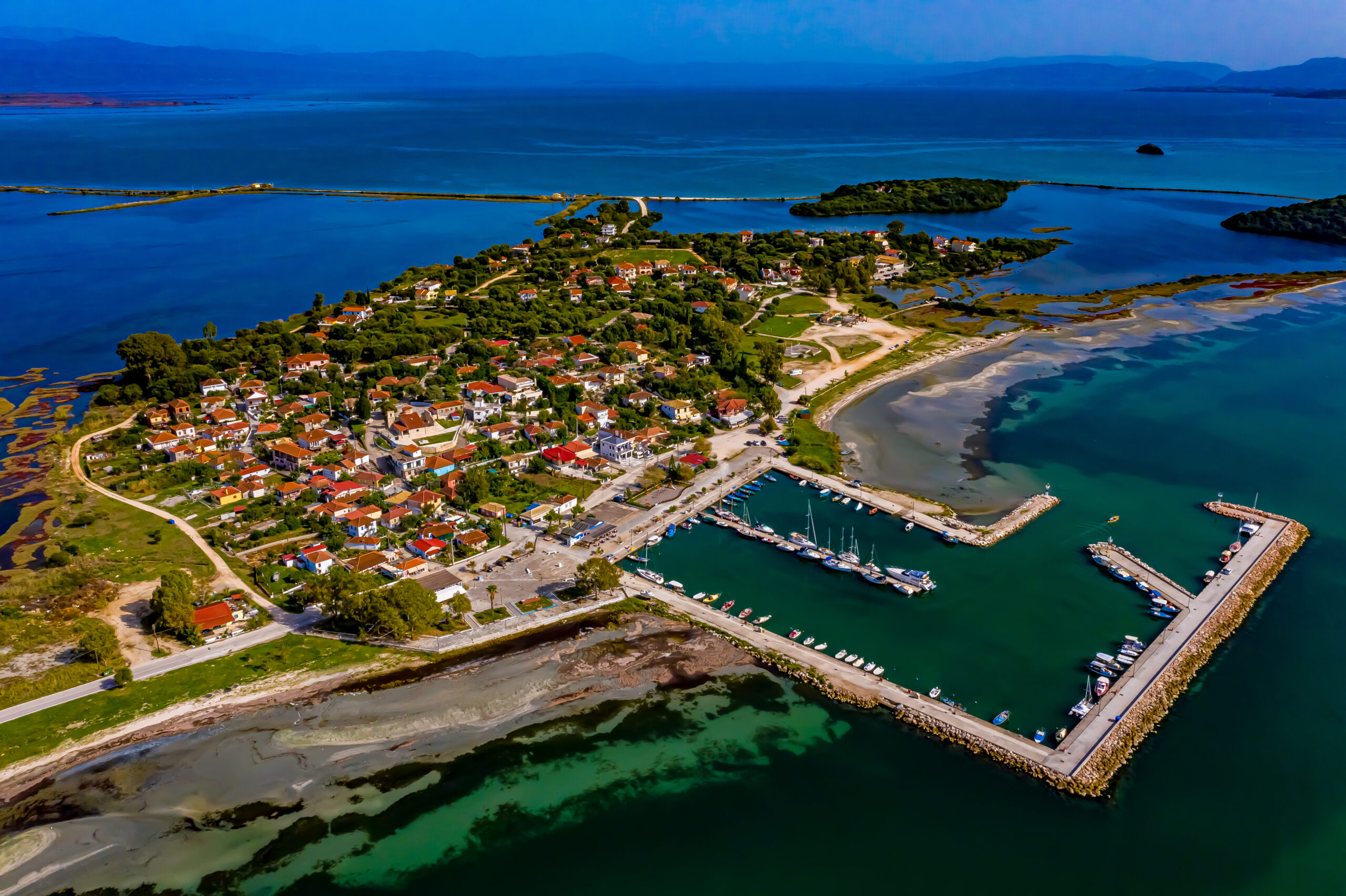 Κορωνησία: Το νησί στη μέση του Αμβρακικού | travel.gr