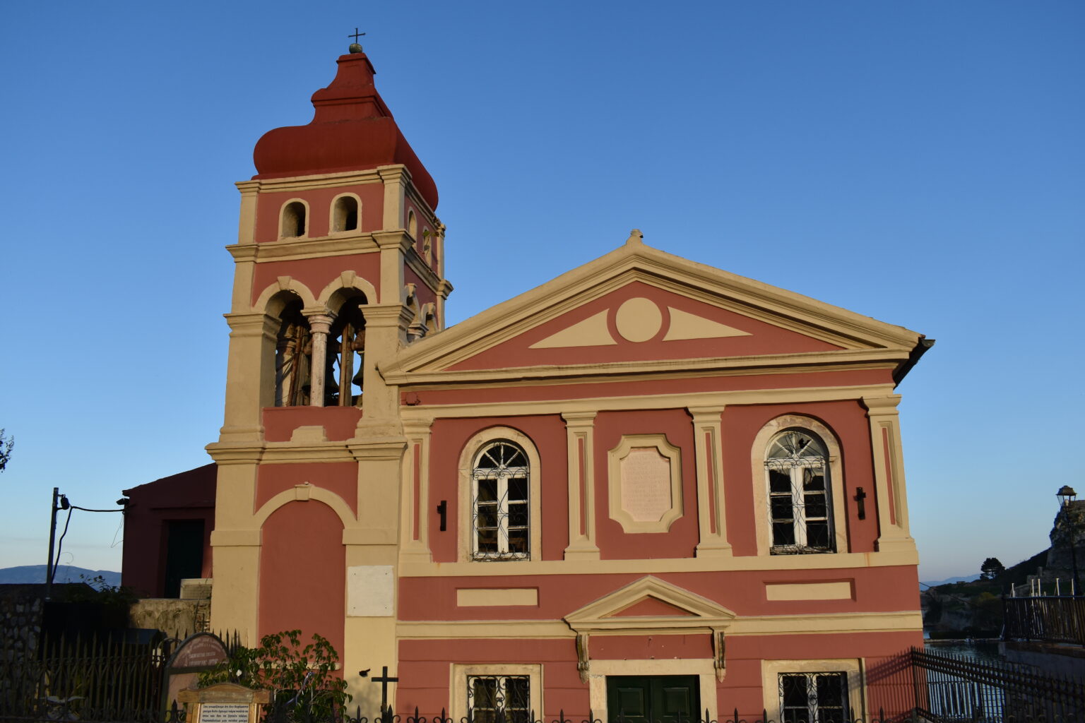 5 must-see historical churches in Corfu's Old Town| travel.gr