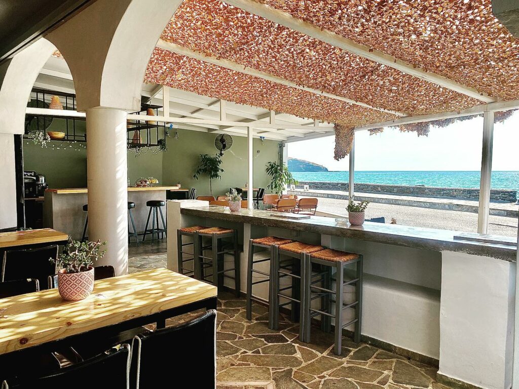 Coffee and Drinks on the Cycladic Island of Andros| travel.gr