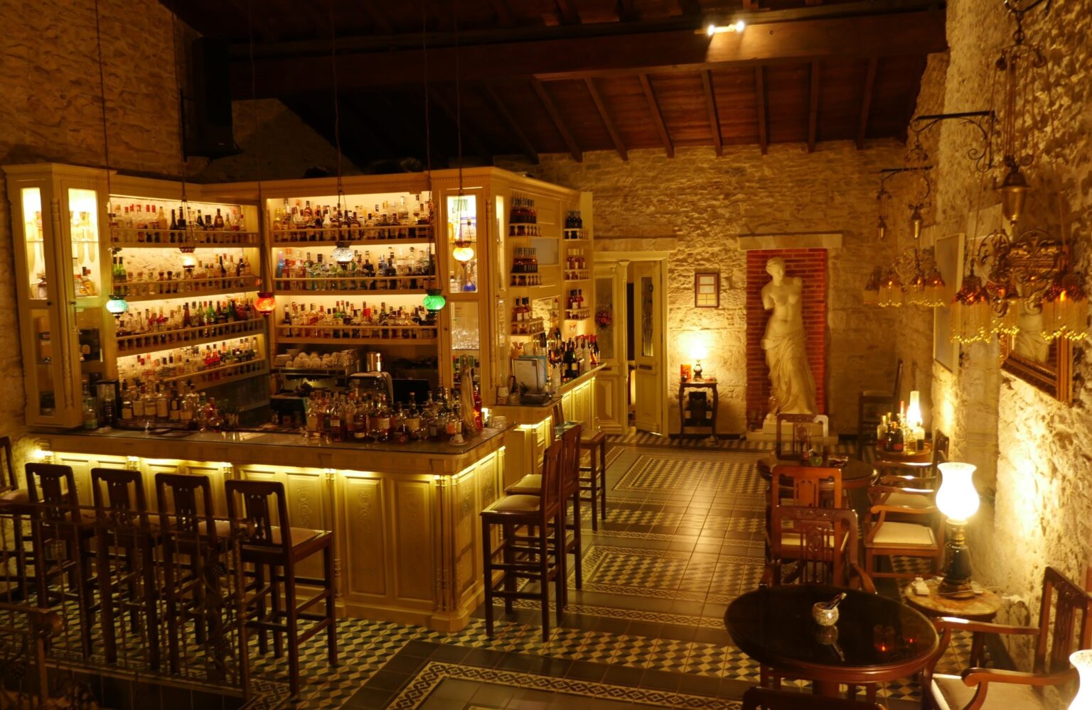 Samos Island Cafes: Discovering Delightful Escapes| travel.gr