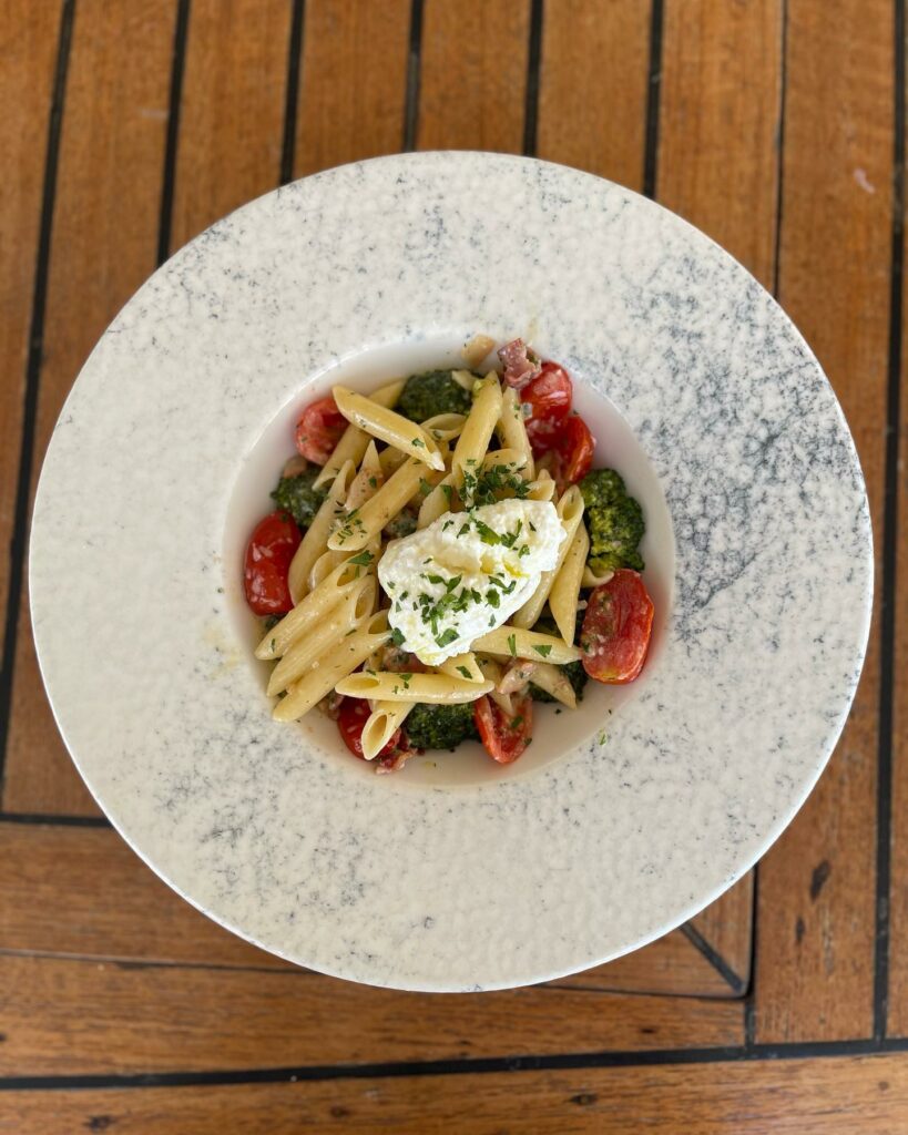 Relax in the Argosaronic: Spetses' Best Cafe-Bars| travel.gr