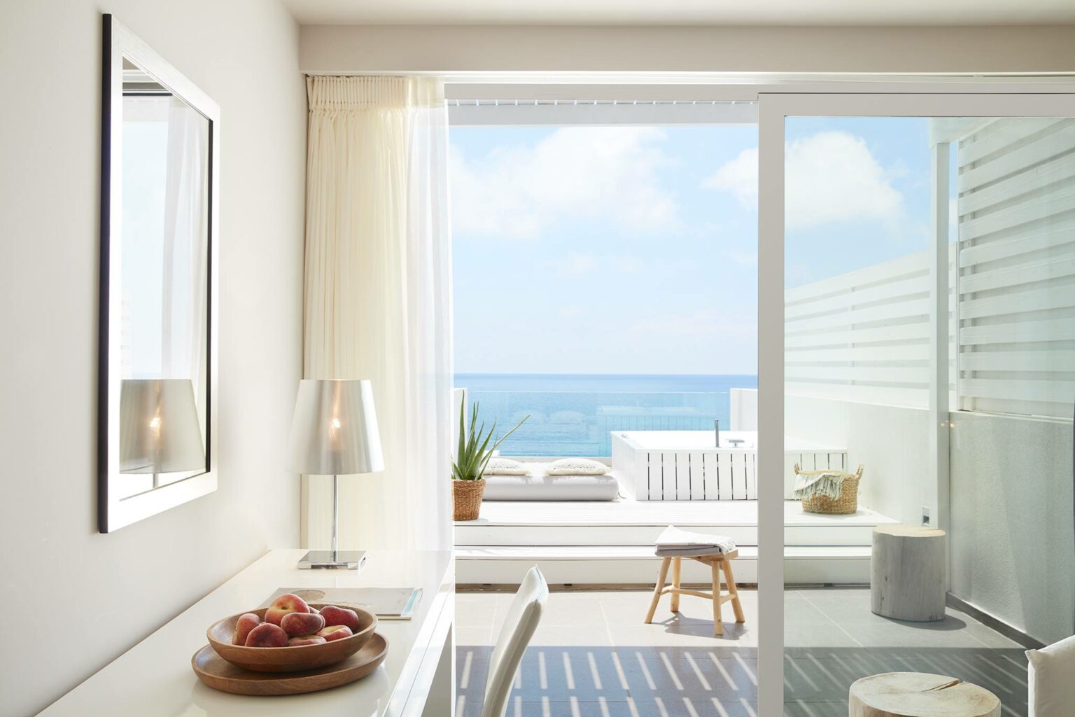 Parga's Nightlife: Great Bars and Unforgettable Views| travel.gr