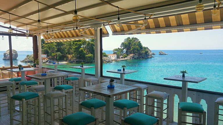 Parga's Nightlife: Great Bars and Unforgettable Views| travel.gr