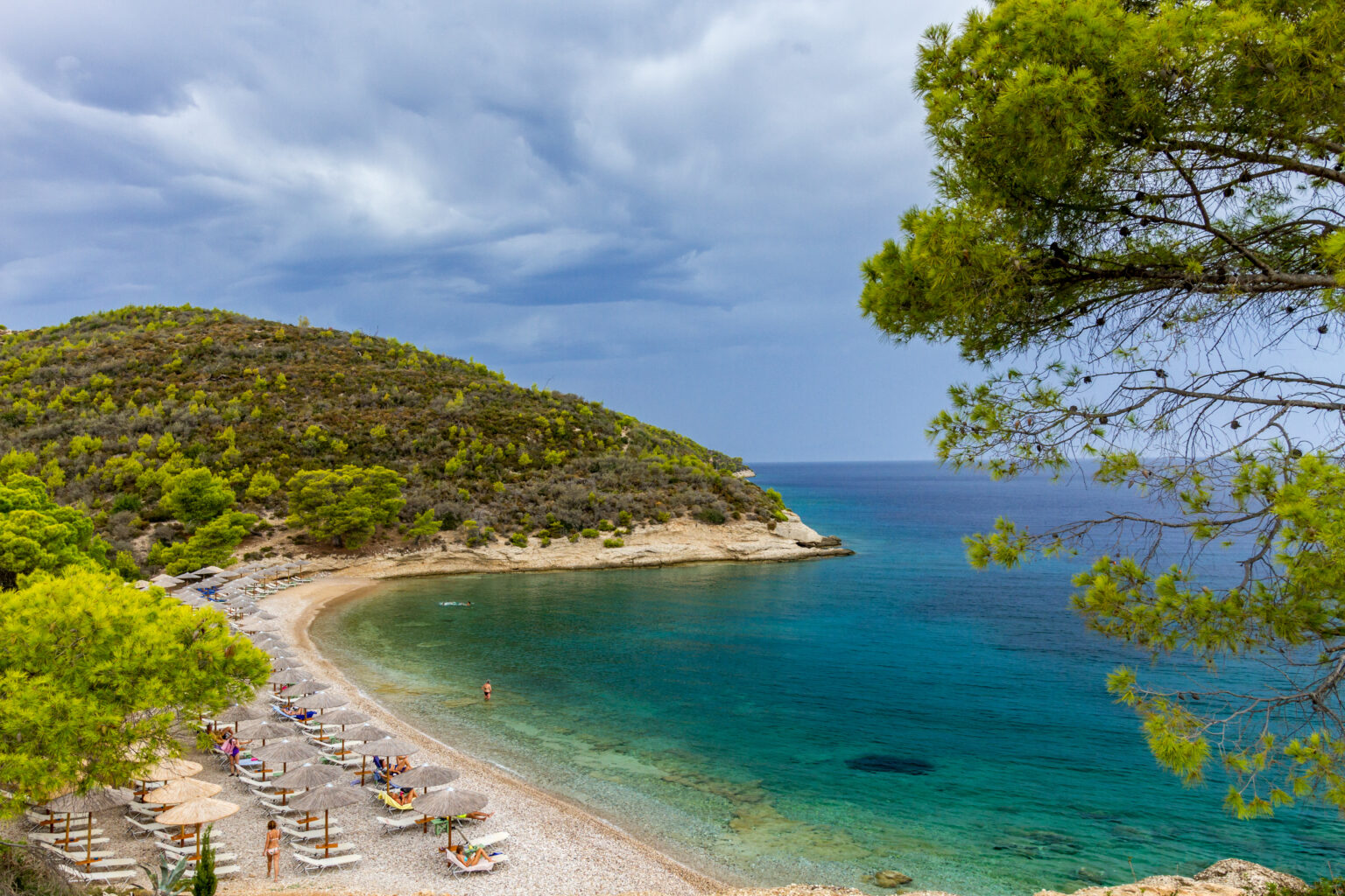 Spetses: Handsome Beaches in the Argo-Saronic Gulf| travel.gr