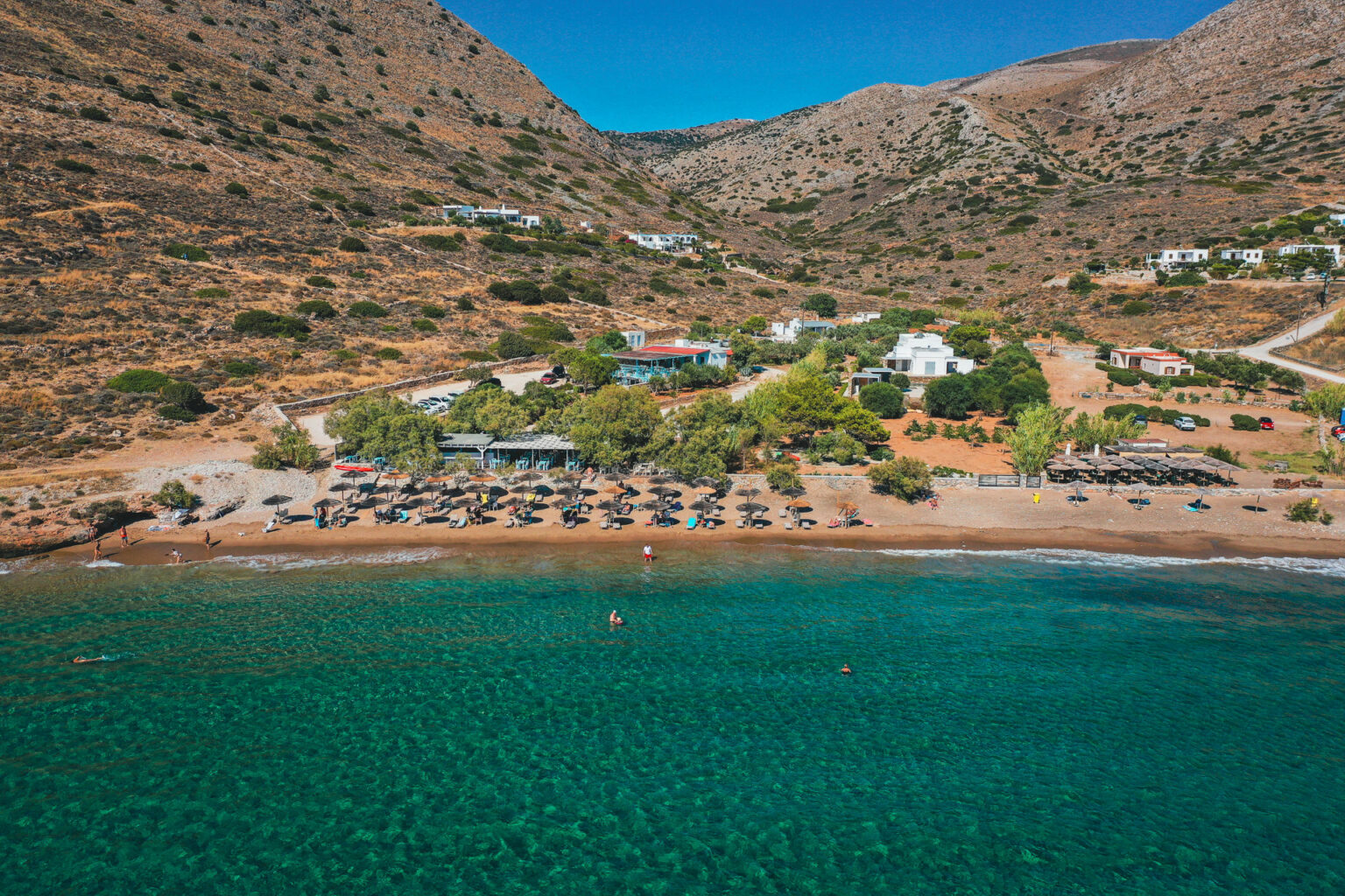 Οι καλύτερες παραλίες της Σύρου και θαλάσσια σπορ | travel.gr