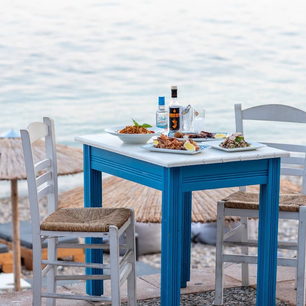 Agia Fotia: A Niche in the Aegean, Amidst Mastic Trees | travel.gr