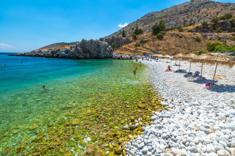 Κοκκάλα άγνωστο χωριό Μάνη βοτσαλωτές παραλίες | travel.gr
