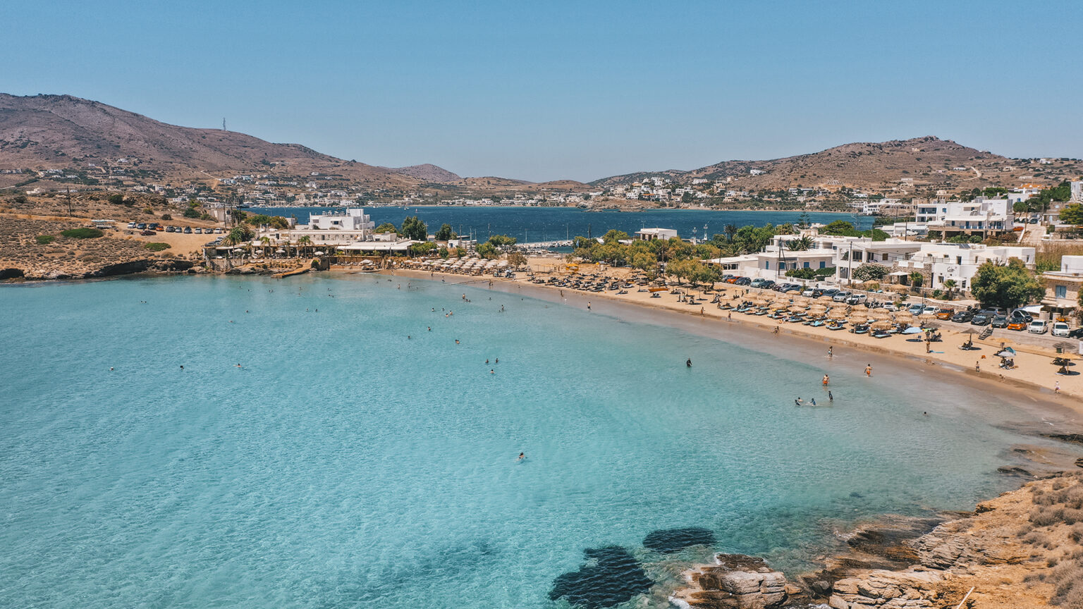 Οι καλύτερες παραλίες της Σύρου και θαλάσσια σπορ | travel.gr