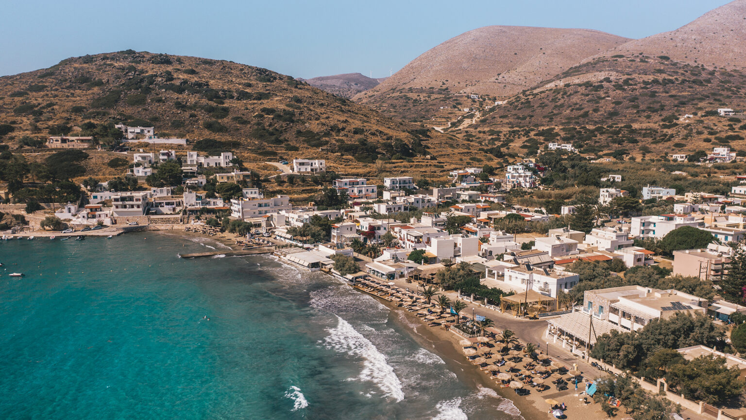 Οι καλύτερες παραλίες της Σύρου και θαλάσσια σπορ | travel.gr