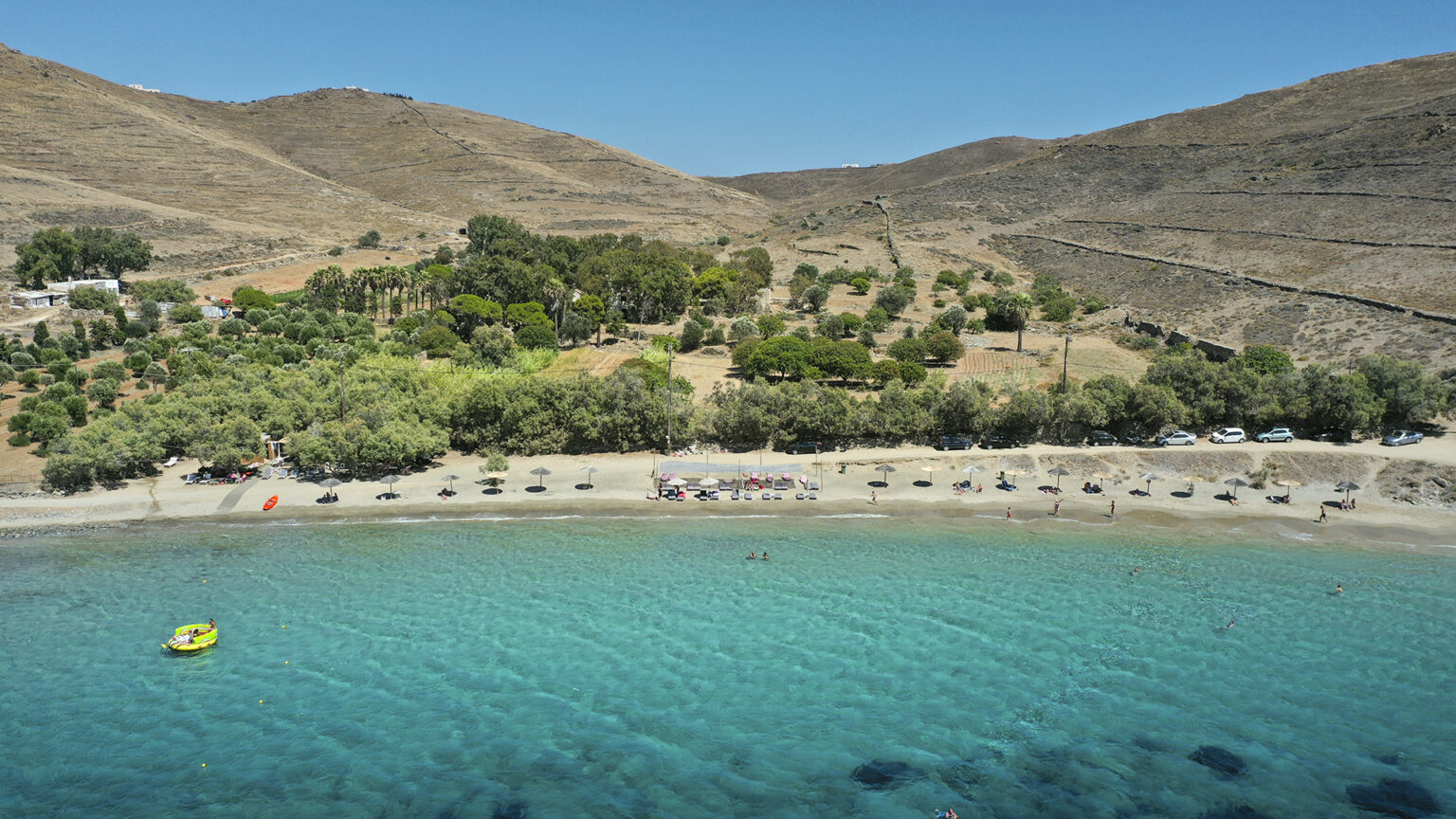 Οι καλύτερες παραλίες της Σύρου και θαλάσσια σπορ | travel.gr