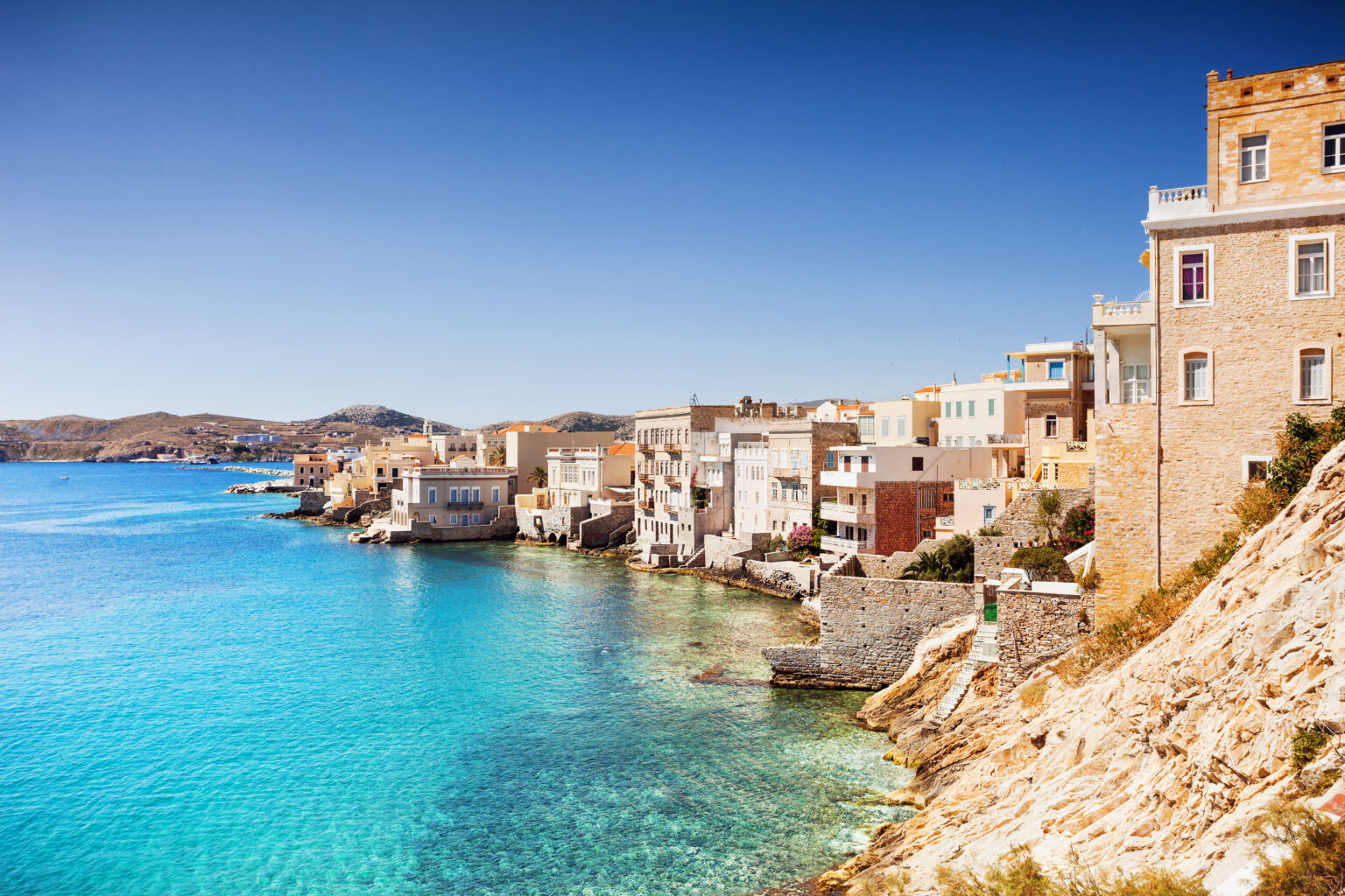 Οι καλύτερες παραλίες της Σύρου και θαλάσσια σπορ | travel.gr
