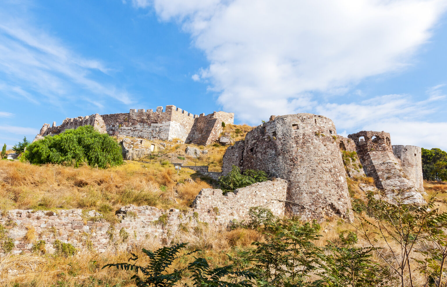 Mytilene Castle: With History as Deep as its Foundations| travel.gr