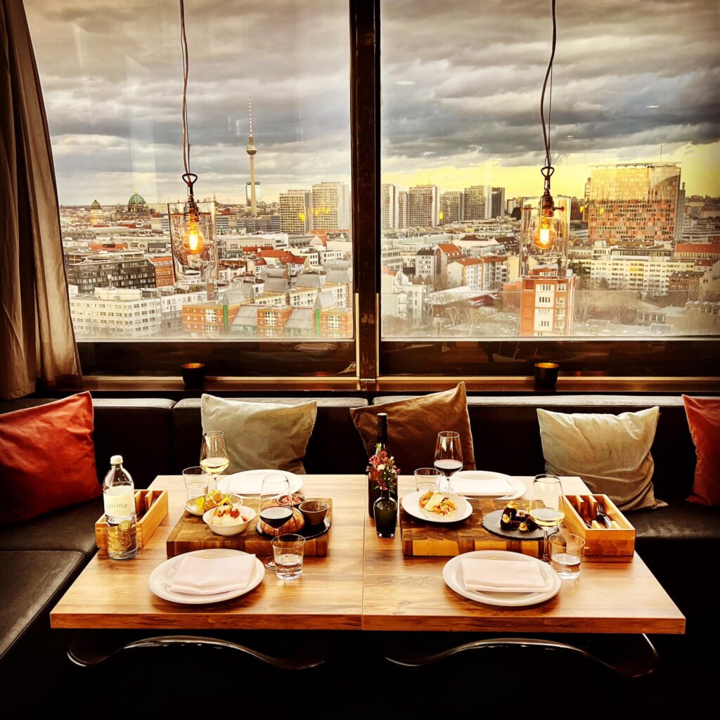 8 εντυπωσιακά rooftop μπαρ του Βερολίνου | travel.gr