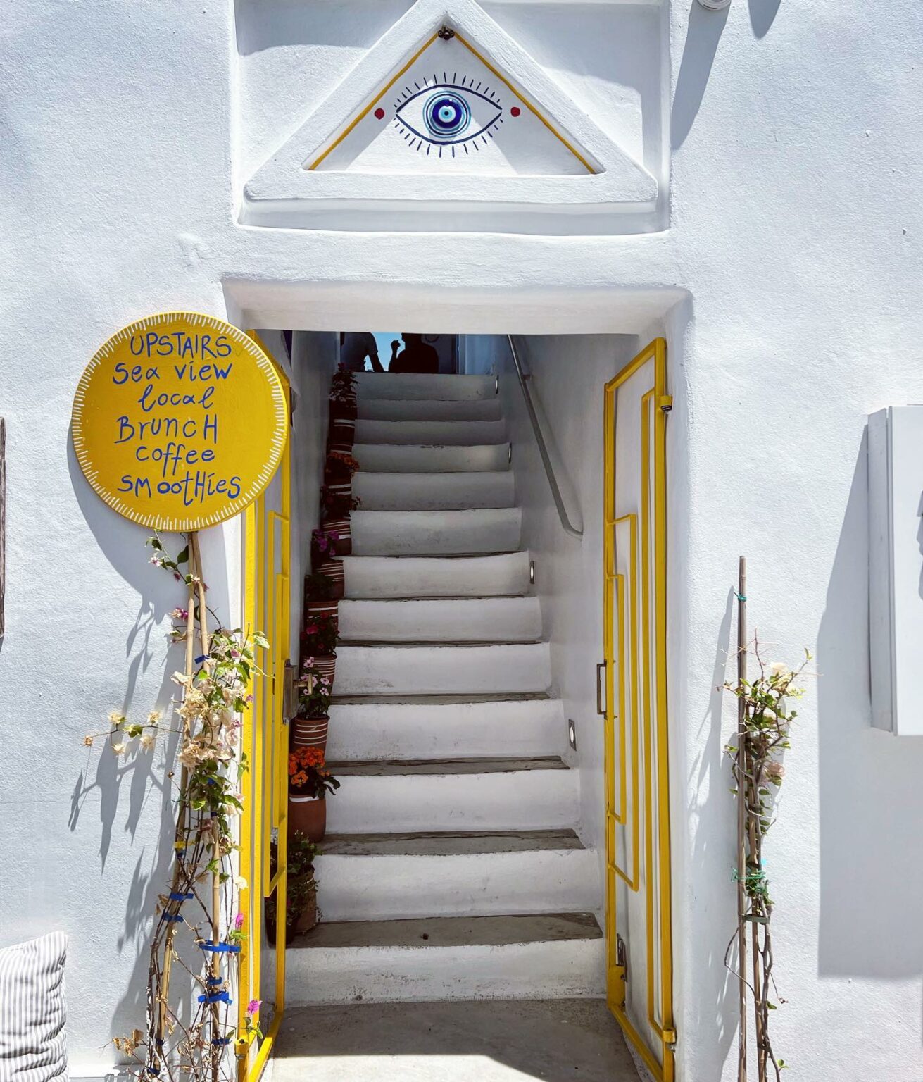 10 Unmissable Bars in Paros' Naoussa Town