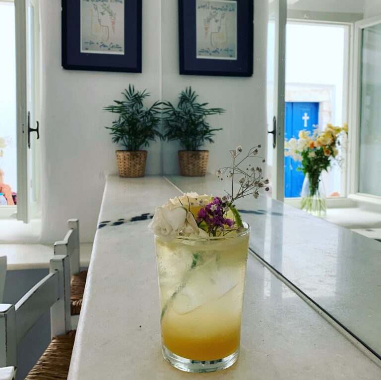 10 Unmissable Bars in Paros' Naoussa Town