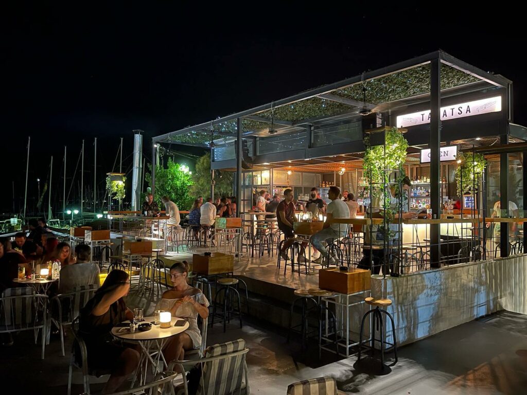 Πού θα απολαύσετε καφέ, ποτό και γλυκό στη Λευκάδα | travel.gr