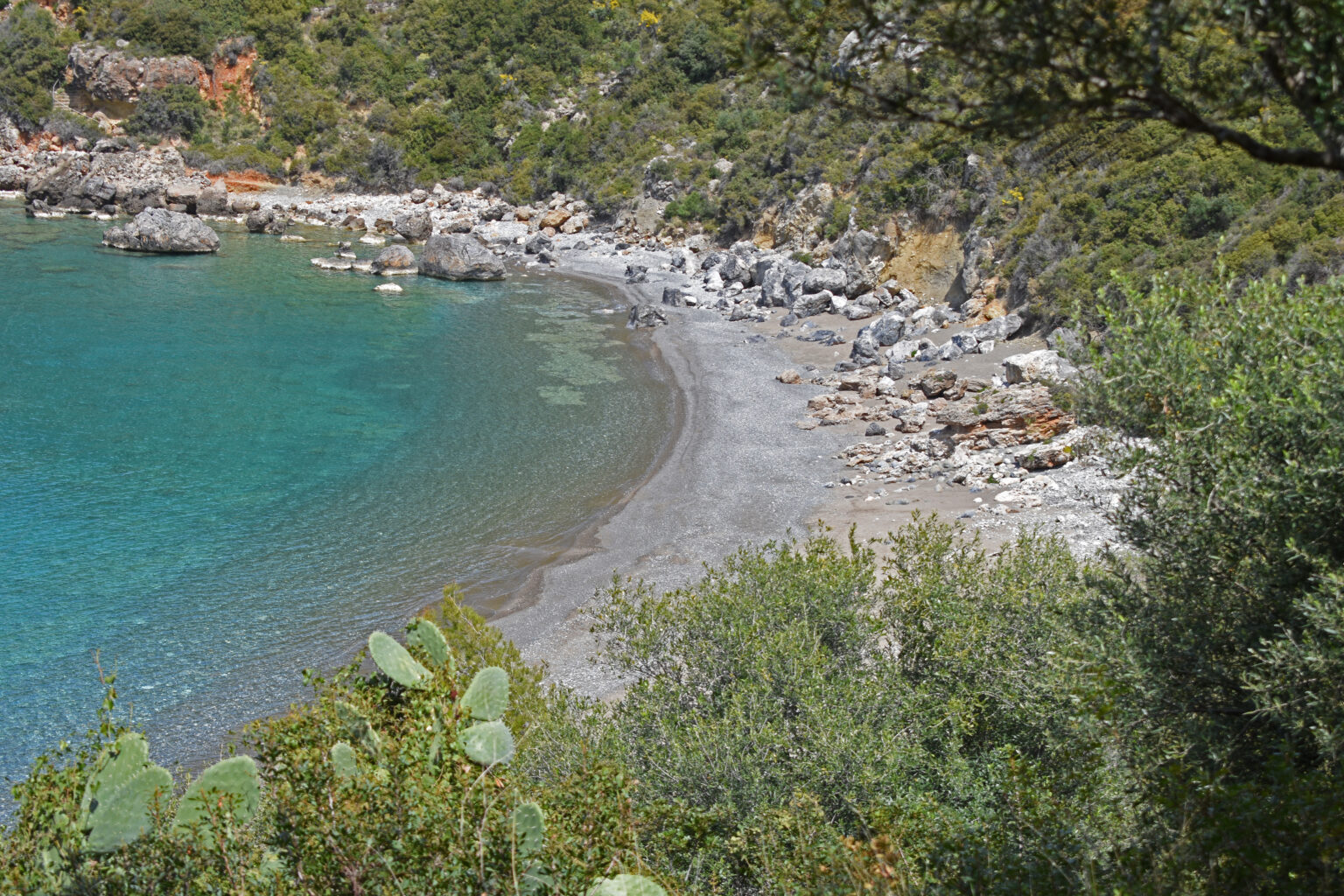 Three beaches in the captivating landscape of Mani| travel.gr
