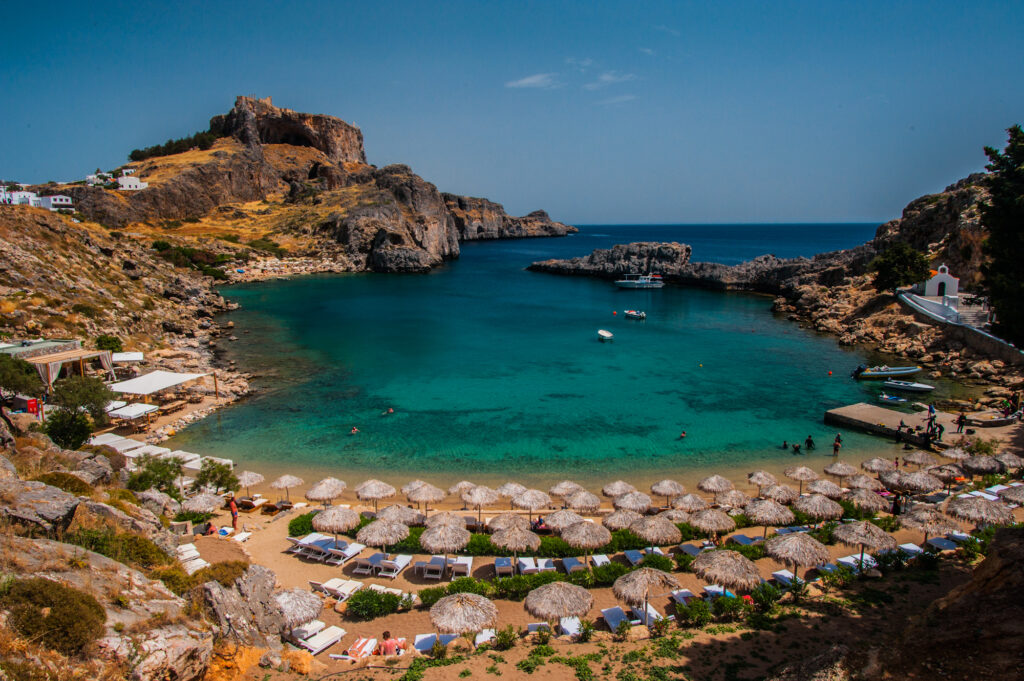 Άγιος Παύλος σμαραγδένια νερά θέα Ακρόπολη Λίνδου | travel.gr