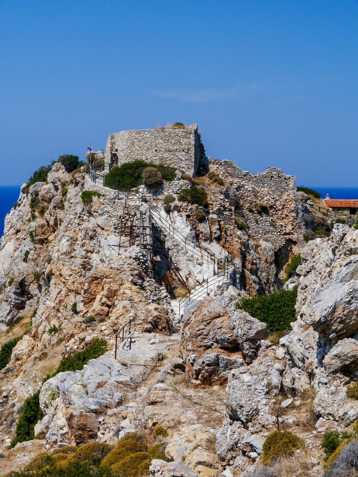 Kastro Beach in the Shadow of Skiathos' Medieval Town| travel.gr