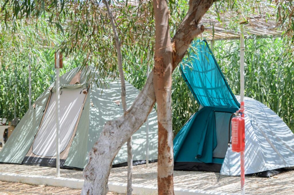 Τα καλύτερα κάμπινγκ στην Ελλάδα| travel.gr
