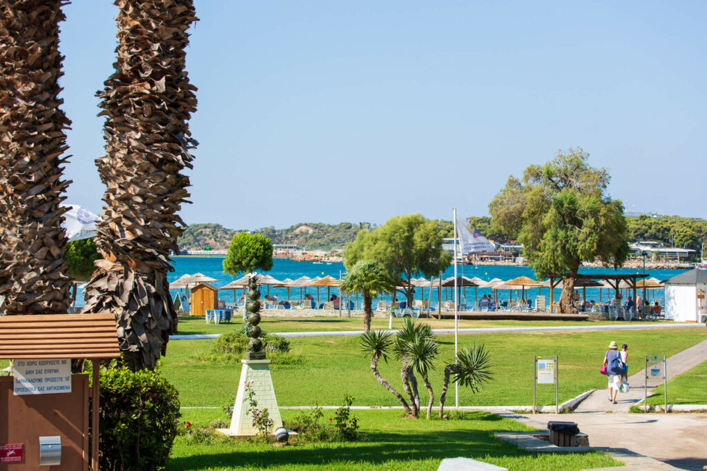 Ακτή Βουλιαγμένης τιμές εισόδου | travel.gr