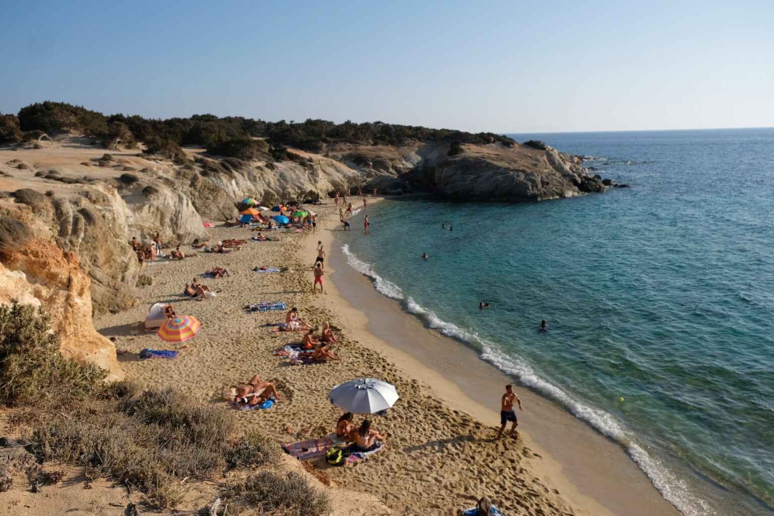 Οι ωραιότερες παραλίες της Νάξου: Απέραντες αμμουδιές ιδανικές για ...