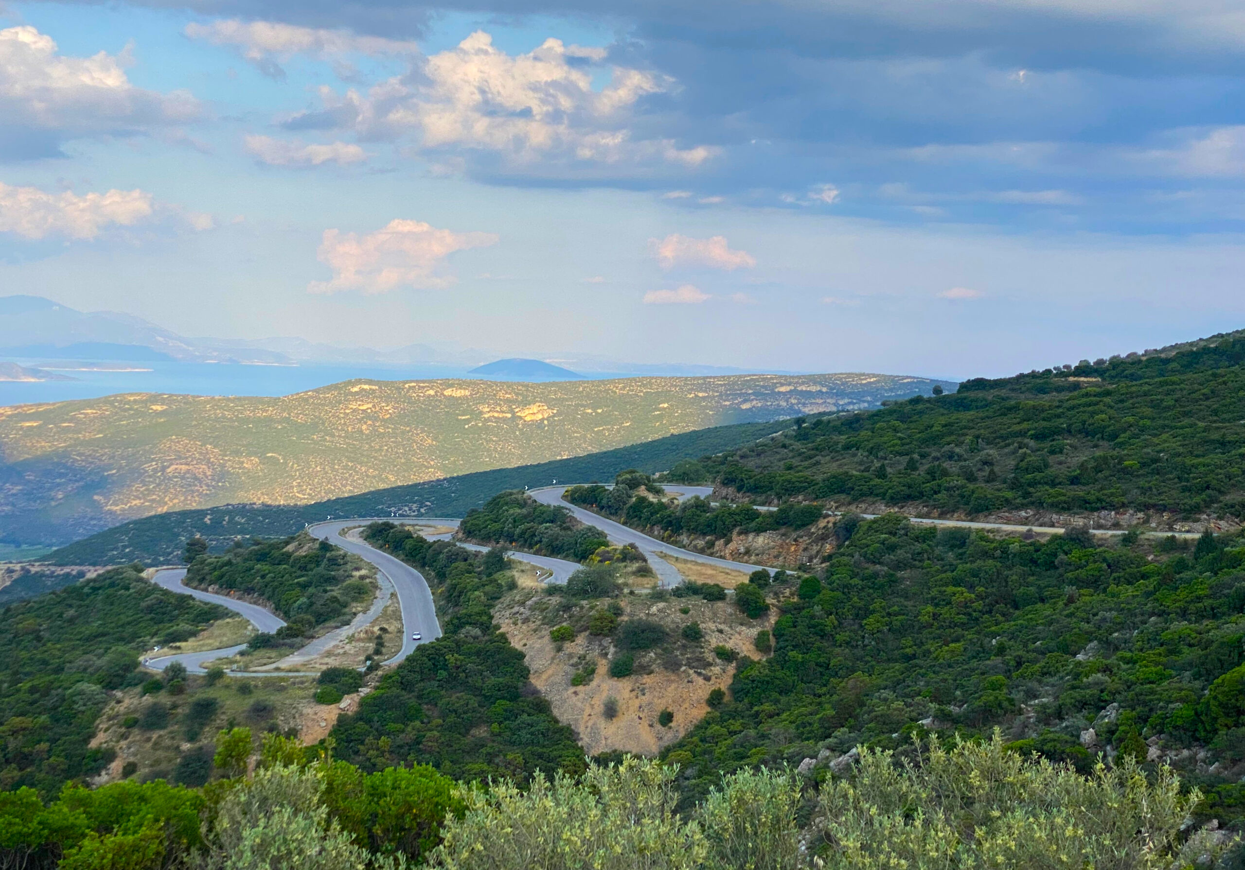Ανάβαση Αχλαδόκαμπου: Μία επική διαδρομή| travel.gr