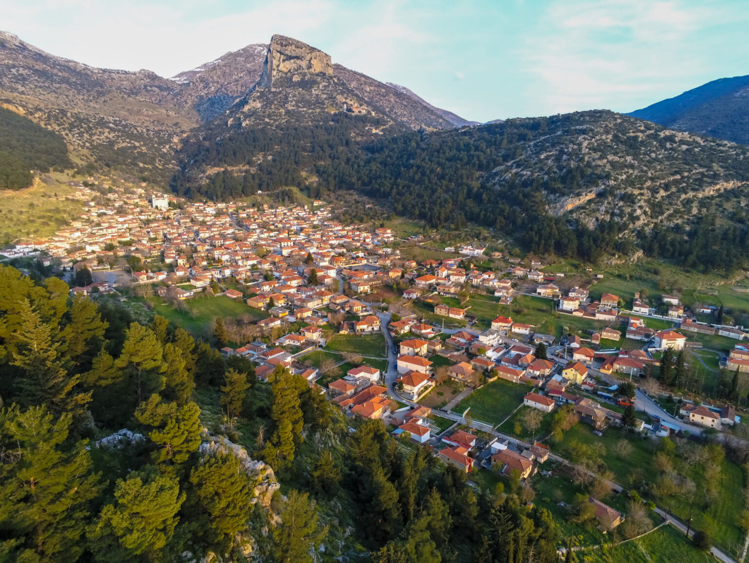 Νεστάνη: Στη σκιά Γουλά και με θέα Κάμπο Μαντινείας | travel.gr