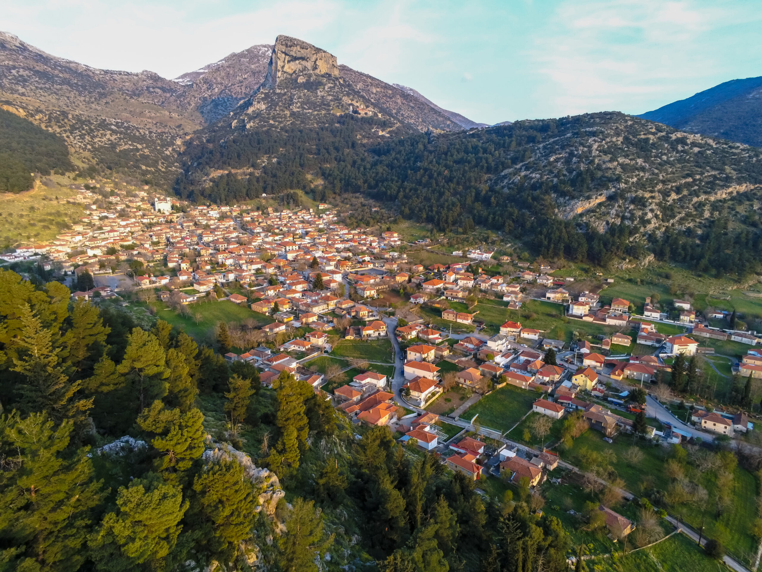 Νεστάνη: Στη σκιά Γουλά και με θέα Κάμπο Μαντινείας | travel.gr