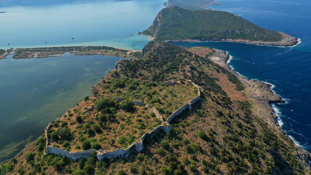Ανάβαση στο Παλαιόκαστρο Ναυαρίνου | travel.gr