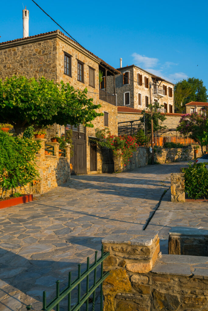 Τρία χωριά - στολίδια της Σιθωνίας | travel.gr