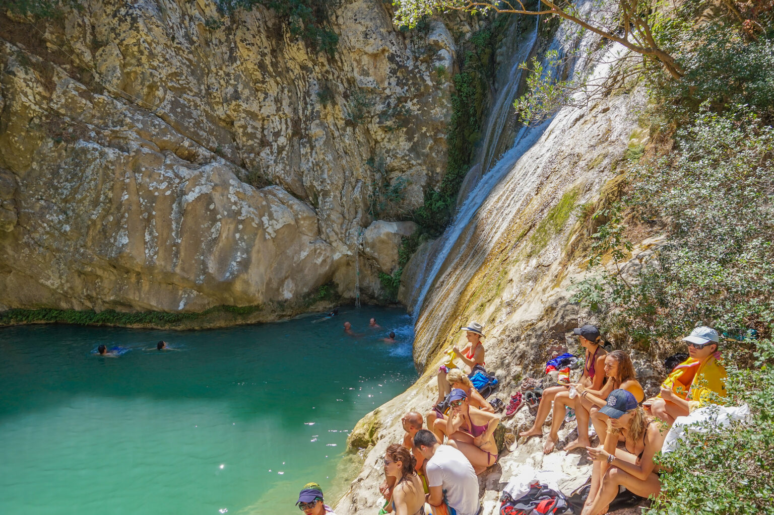 7 Ποτάμια, λίμνες, καταρράκτες για κολύμπι και βουτιές | travel.gr