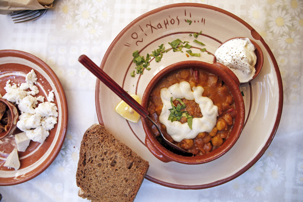 Οι καλύτερες ταβέρνες και τα εστιατόρια της Μήλου | travel.gr