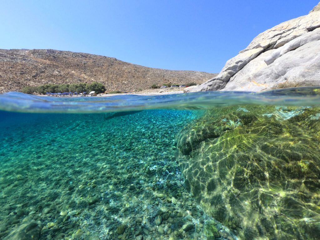 Καμινάκια: Υπέροχη παραλία «πεταλούδας του Αιγαίου» | travel.gr