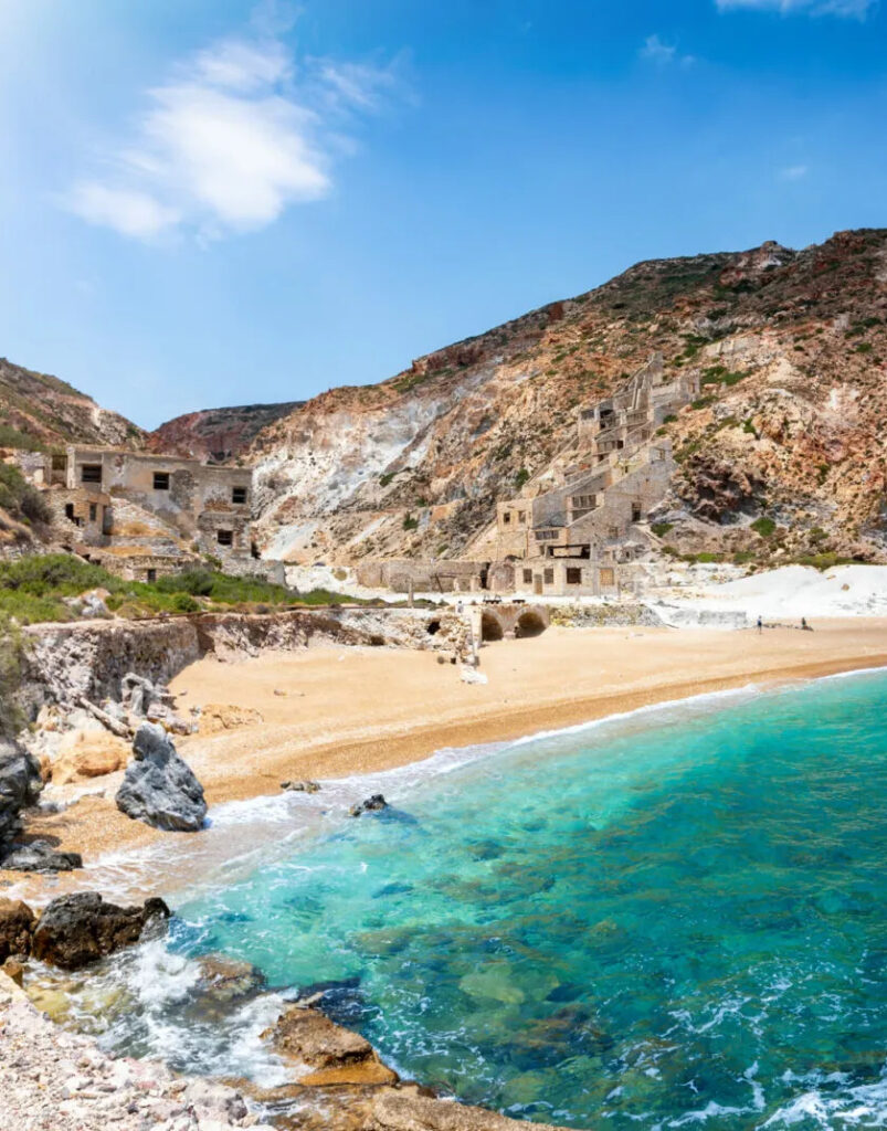 Μήλος, το νησί που βρίσκεται στην κορυφή του κόσμου | travel.gr