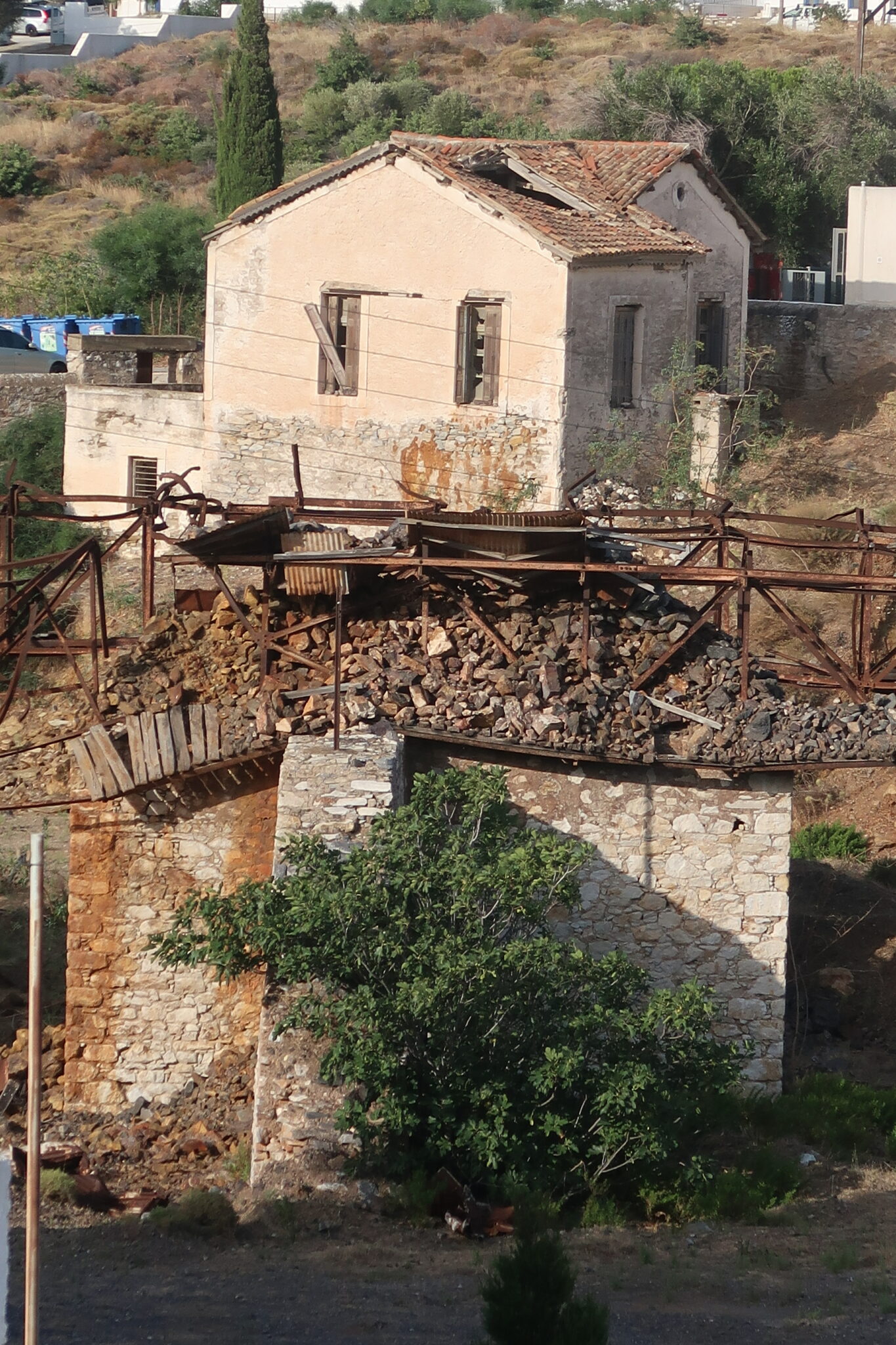Οι εναέριες διαδρομές της σμύριδας στη Νάξο| travel.gr