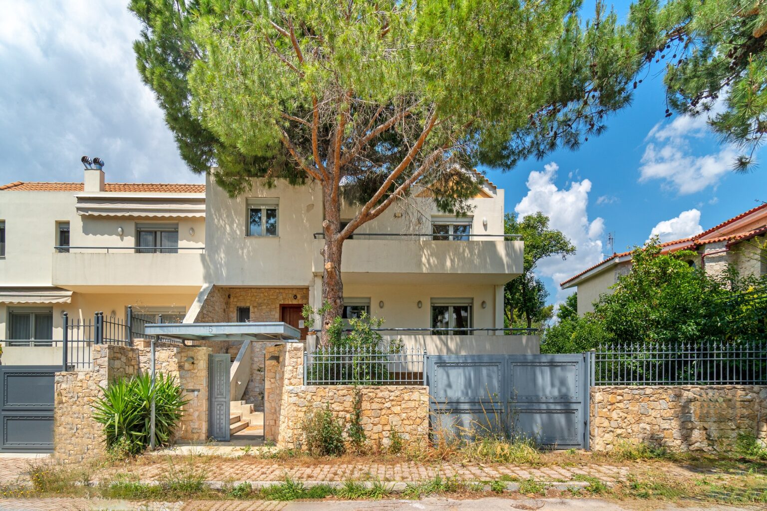 Μια μοντέρνα μεζονέτα στη Νέα Κηφισιά, προς πώληση | travel.gr