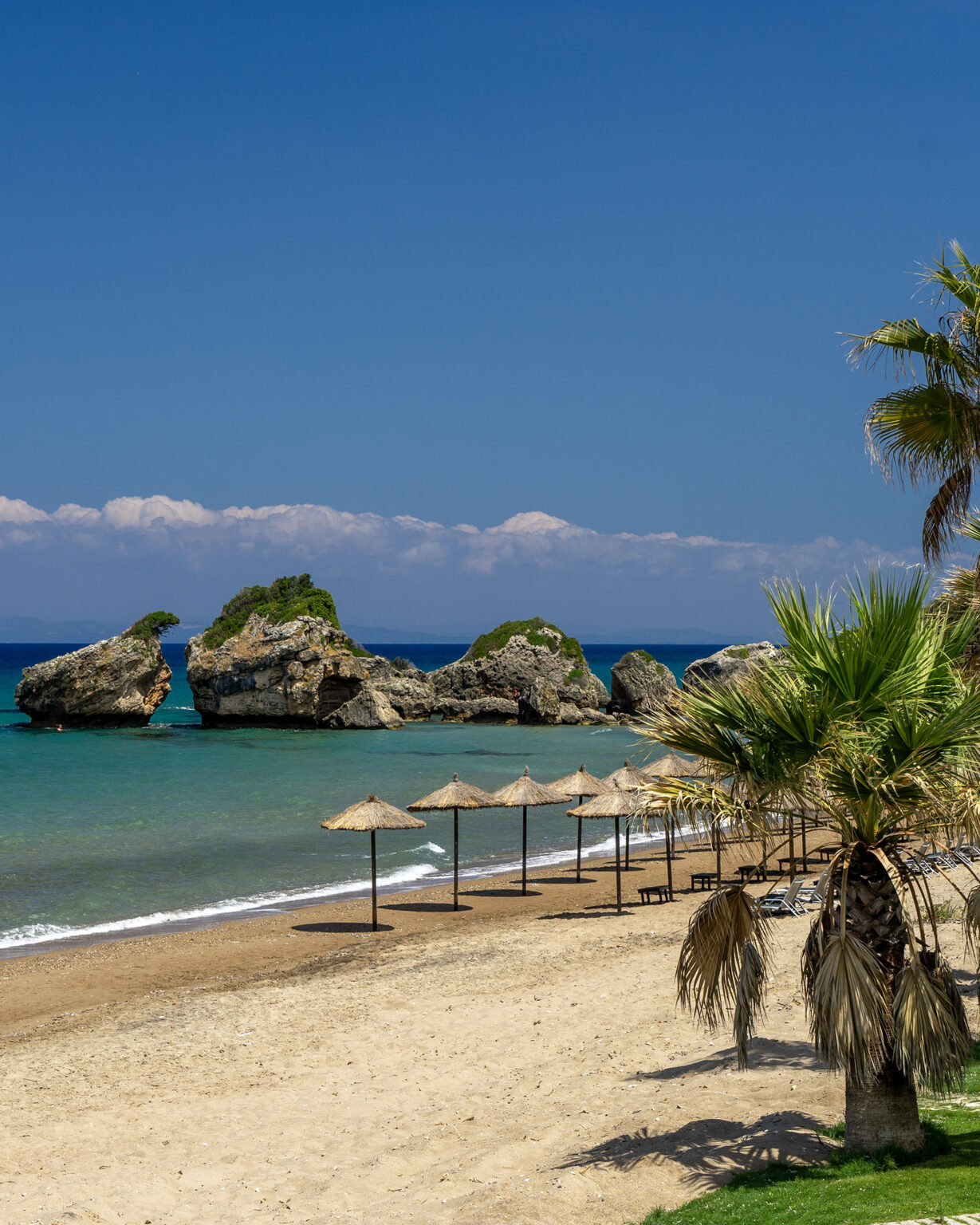 Πόρτο Ζόρο ψιλή άμμος πλούσια βλάστηση γαλανά νερά | travel.gr