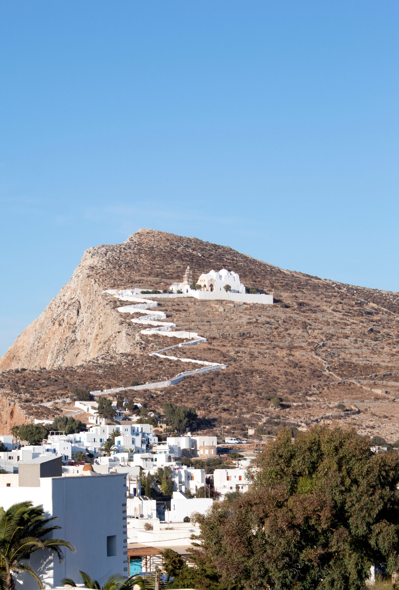 Οδηγός για τη Φολέγανδρο: Οι παραλίες, το φαγητό, η διαμονή | travel.gr