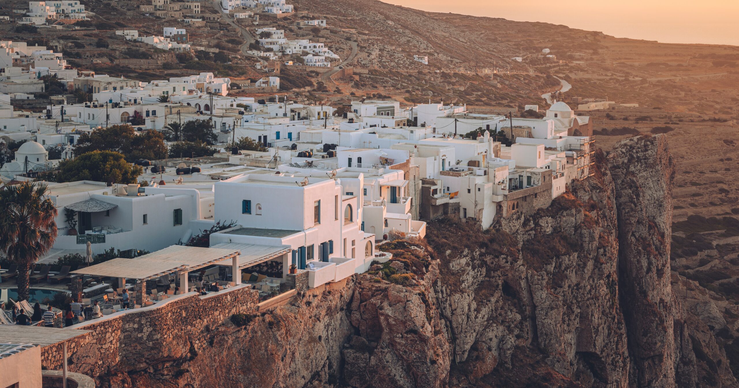 Οδηγός για τη Φολέγανδρο: Οι παραλίες, το φαγητό, η διαμονή | travel.gr
