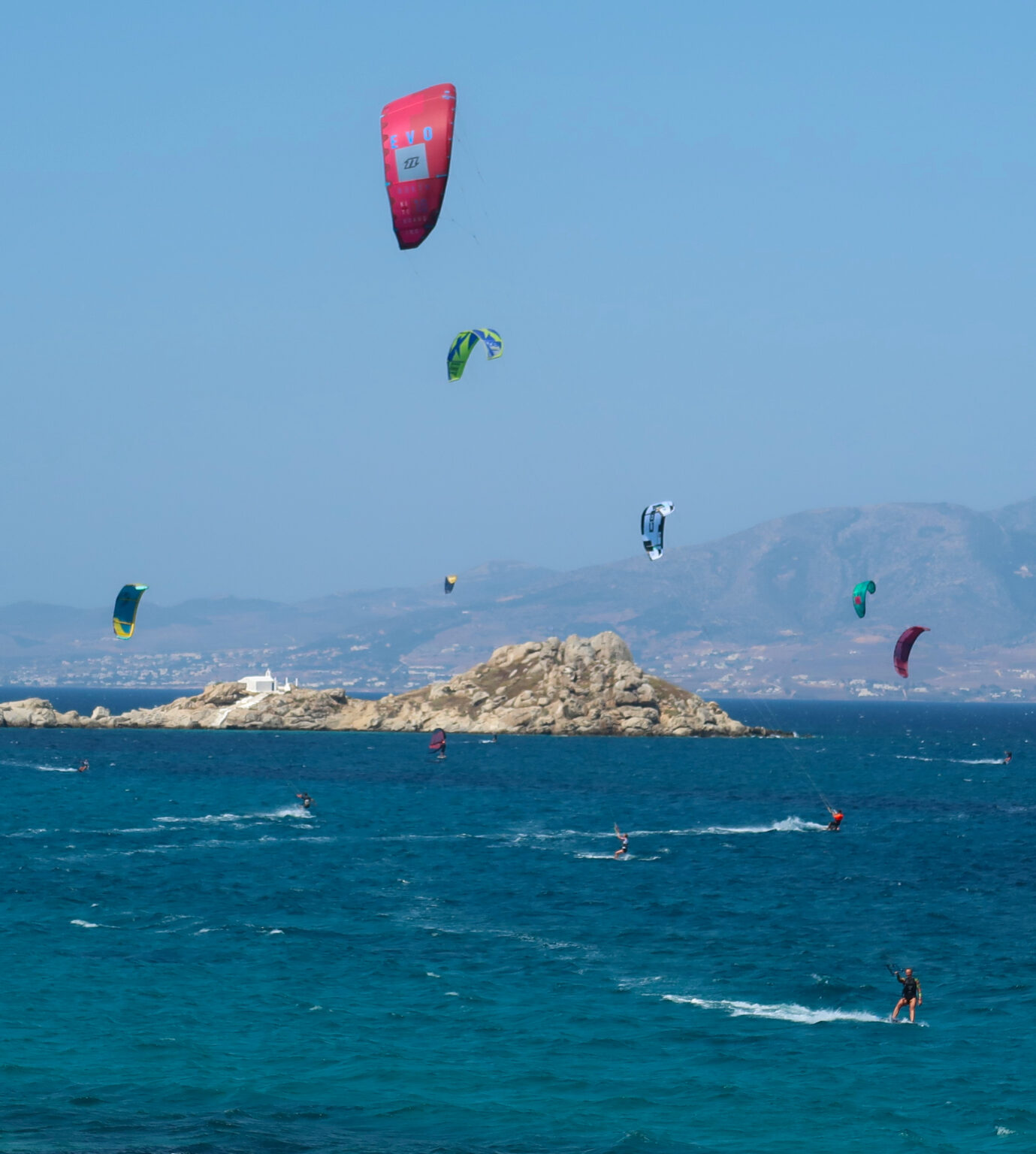 Νάξος: Kitesurfing στην παραλία του Ορκού | travel.gr