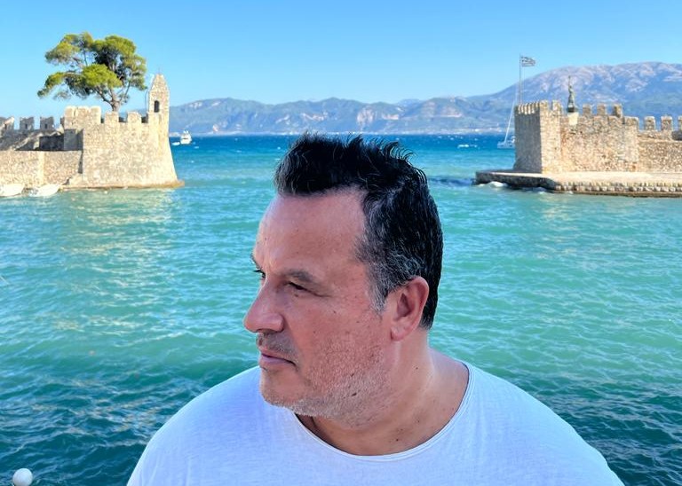 Η Ναύπακτος του Θανάση Διαμαντόπουλου | travel.gr