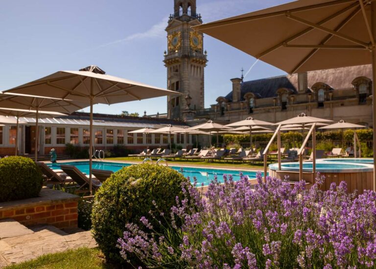 7 πισίνες ξενοδοχείων ταυτίστηκαν διάσημων ενοίκων | travel.gr