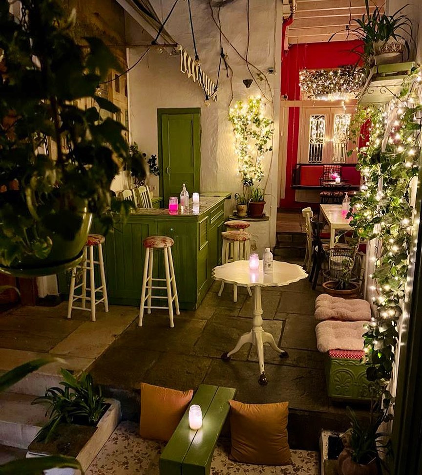 6 Stylish Cafés with Nostalgic Old Athens Vibes | travel.gr