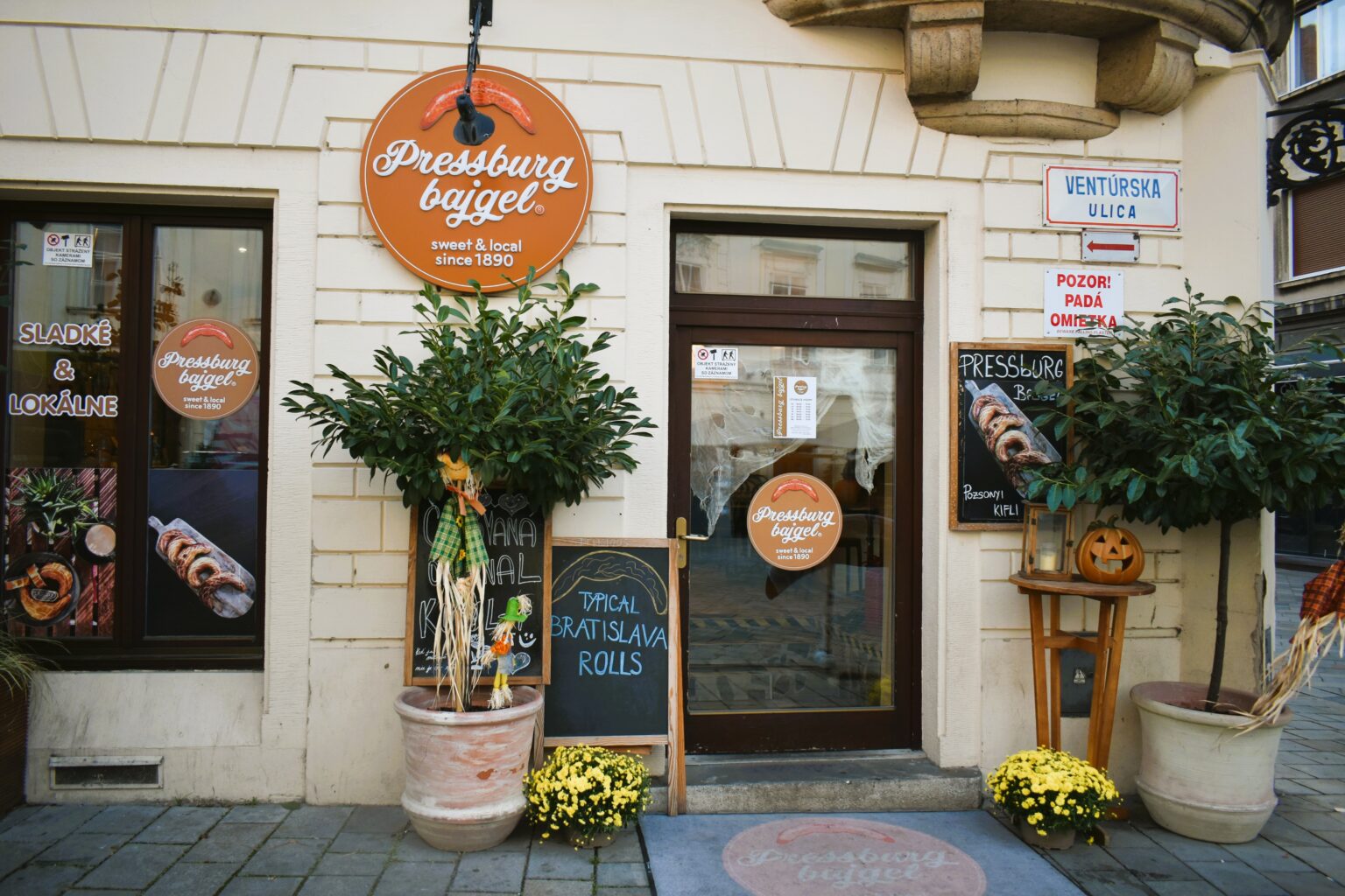 3 καφέ παλιά πόλη Μπρατισλάβα γλυκά της Σλοβακίας | travel.gr