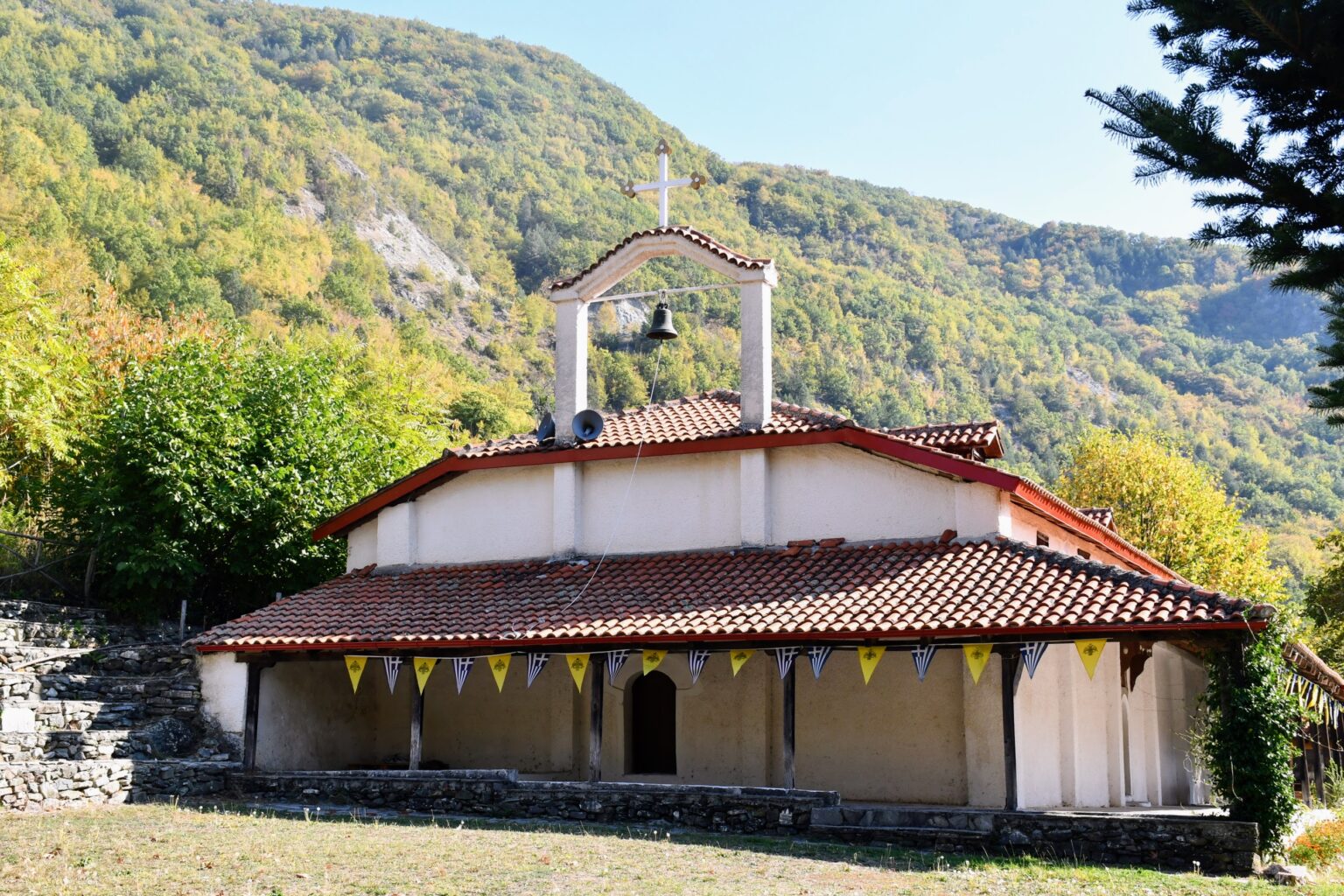 Στα «άλλα» Πόζαρ άγριας ομορφιάς πλούσιας ιστορίας | travel.gr